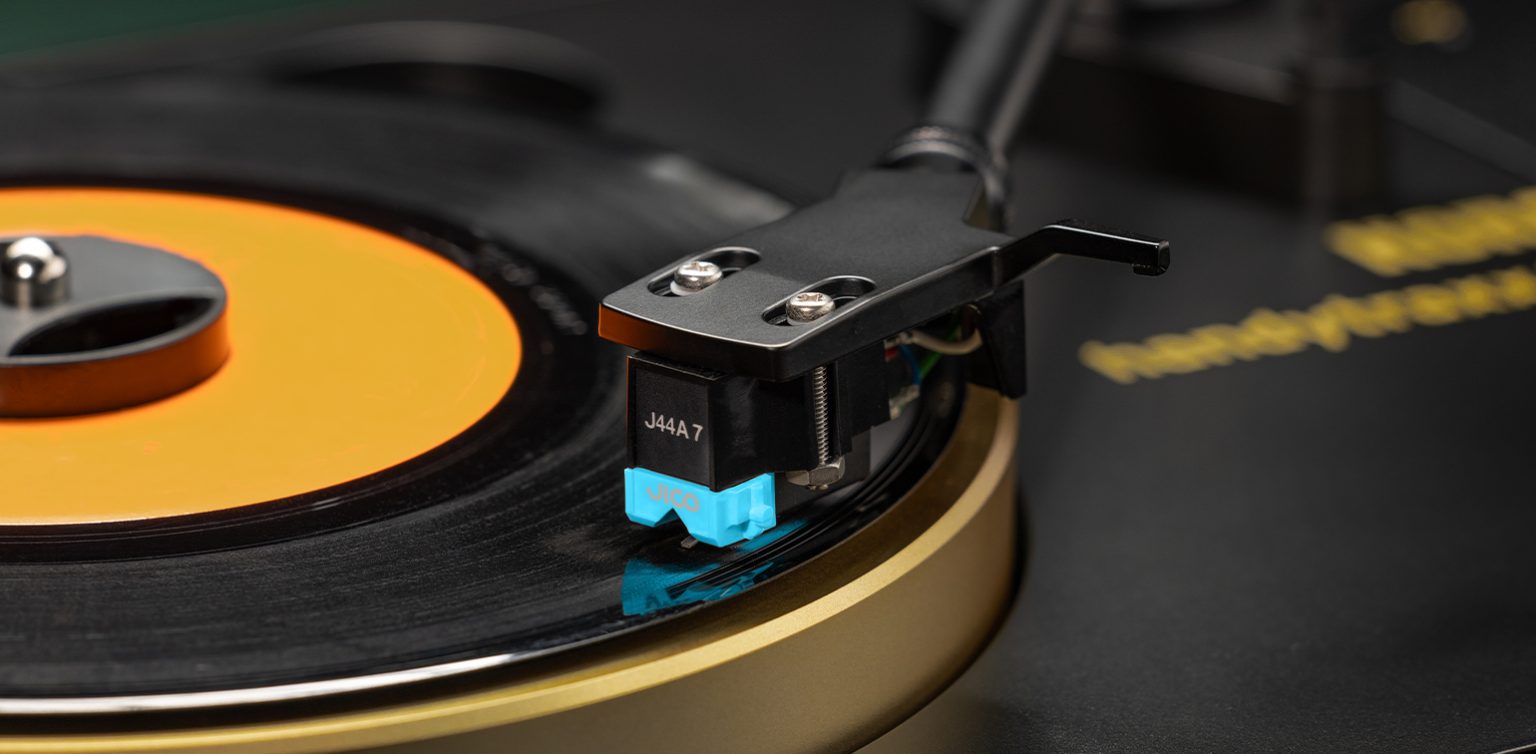 KORG handytraxx 1bit | ハイレゾ5.6MHz、1bit（DSD）データでPCに記録可能なポータブルレコードプレーヤー | Digiland（デジランド）