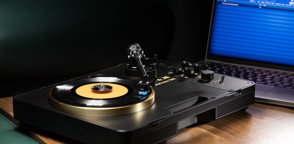 KORG handytraxx 1bit | ハイレゾ5.6MHz、1bit（DSD）データでPCに記録可能なポータブルレコードプレーヤー | Digiland（デジランド）