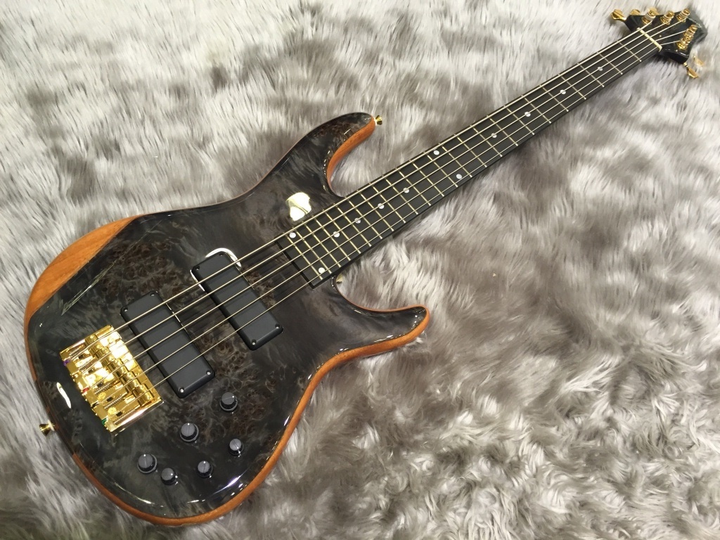 Moon (Bass) – ギタセレ（Guitar Selection）