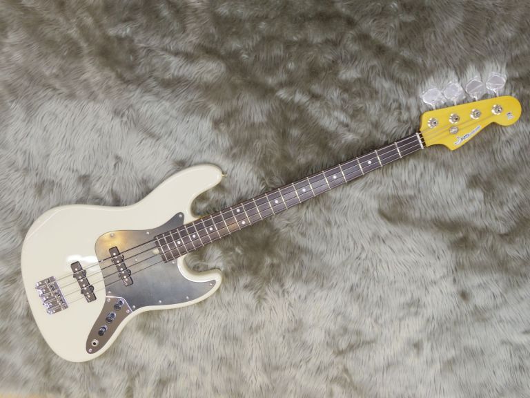 Moon (Bass) – ギタセレ（Guitar Selection）